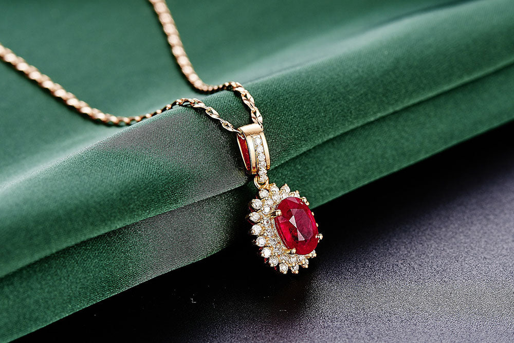 Iconic Jewelry pieces Trends Through the Decades - Roman Malakov
