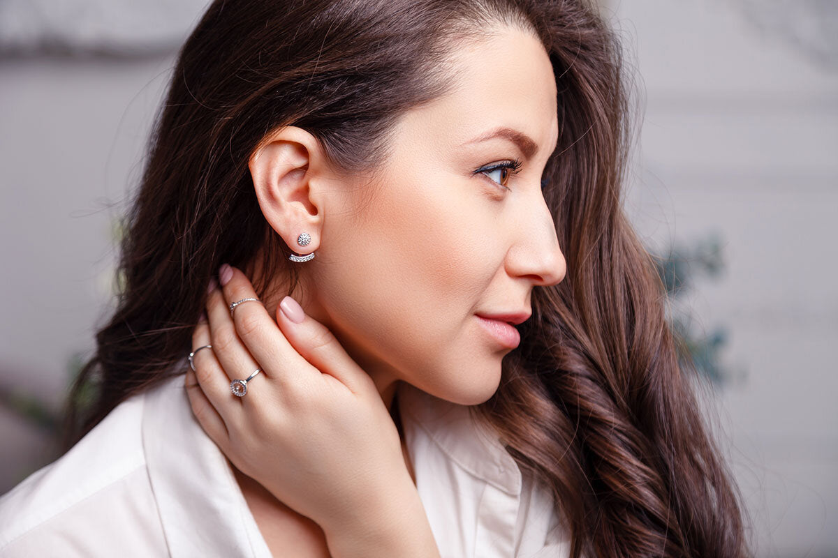 How Minimalist Jewelry Designs Make a Big Statement - Roman Malakov